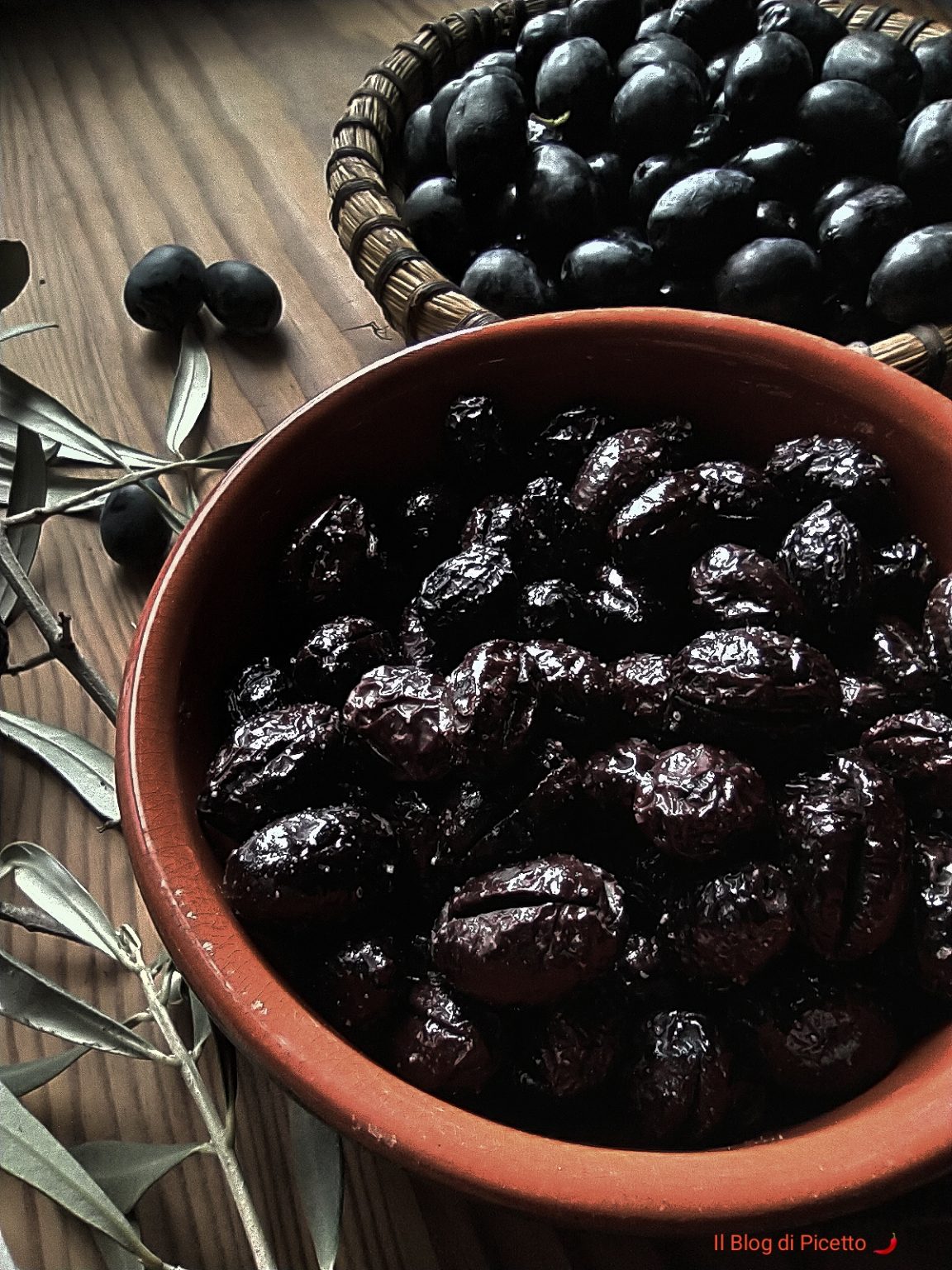 Olive nere rigate infornate alla calabrese