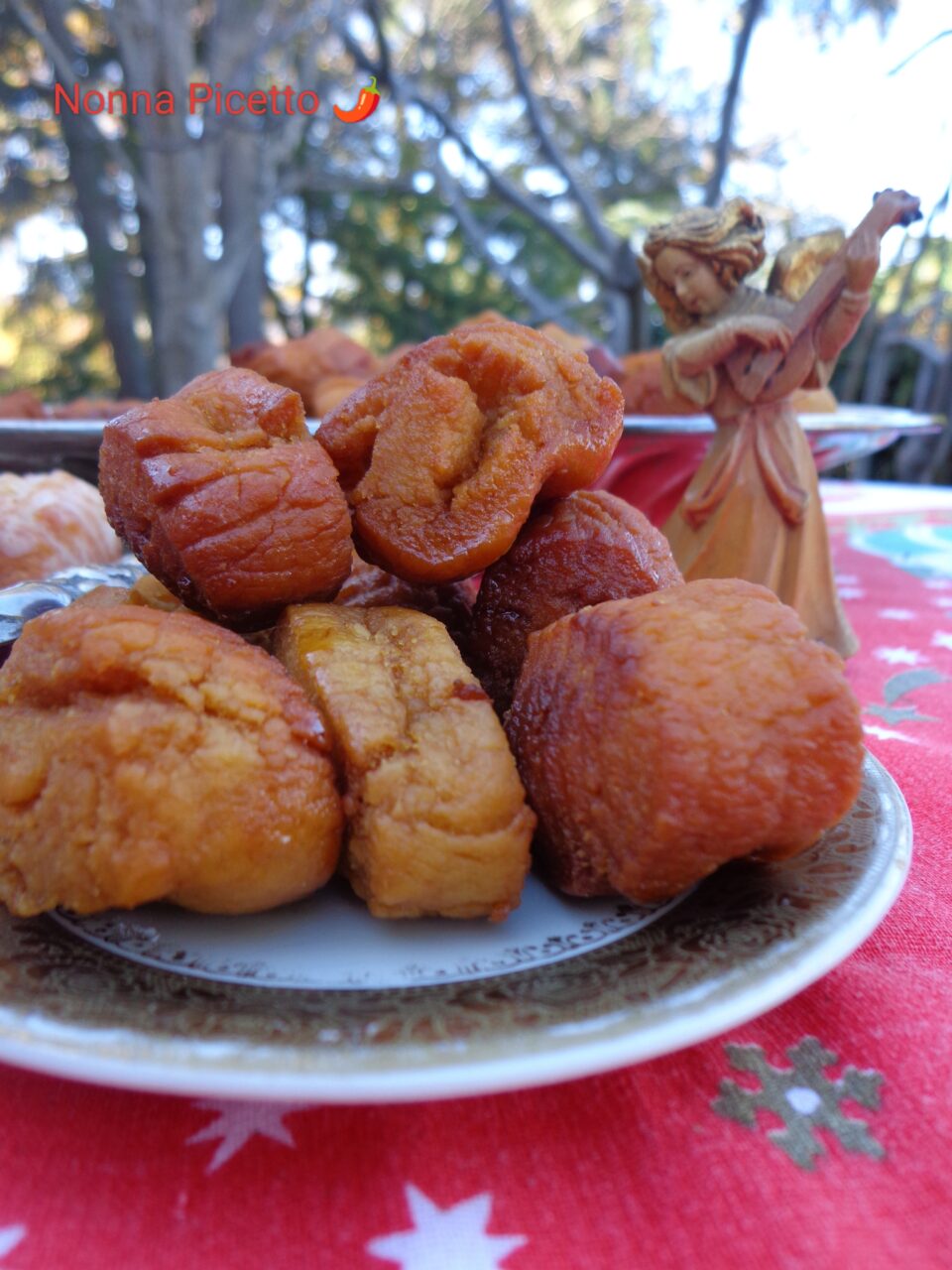 Turdilli calabresi morbidi: dolci natalizi cosentini con il miele o gileppo
